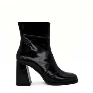 AMIE RAFA Leather Booties With Buckle Detail - Black