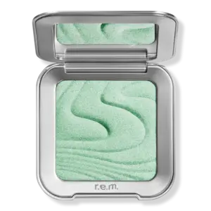 R.E.M. BEAUTY Interstellar Highlighter Topper Mama Earth