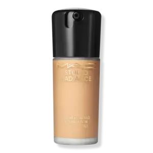 MAC COSMETICS Studio Radiance Serum Powered Foundation Nc37
