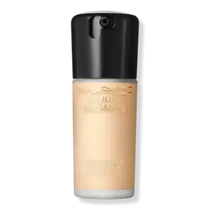 MAC COSMETICS Studio Radiance Serum Powered Foundation Nc15