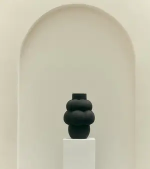 LOUISE ROE Balloon Ceramic Vase - Black