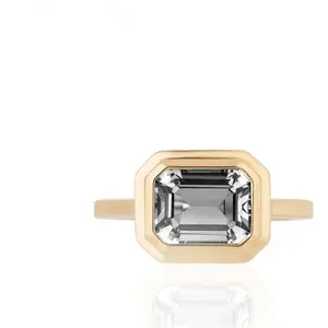 Goshwara Manhattan Emerald Cut Ring Clear