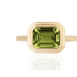 Goshwara Manhattan Emerald Cut Ring - Peridot
