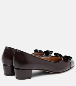 FERRAGAMO Vara Leather Pumps - Brown