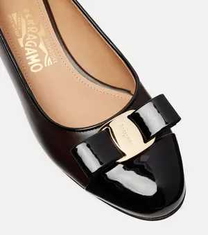 FERRAGAMO Vara Leather Pumps - Brown