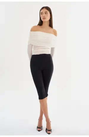 LAMARQUE Stretch Twill Capri - Black