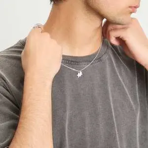 TWOJEYS Tilted Star Pendant Necklace
