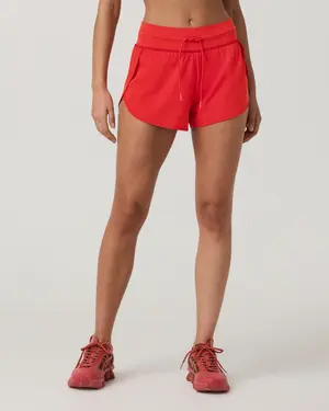Vuori Daily Speed 2.5" Shorts - Crimson
