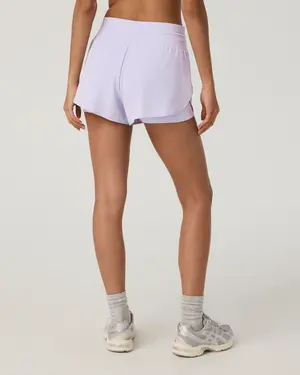 Vuori Daily Speed 2.5" Shorts - Violet Mist