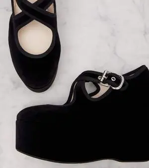 Alaïa Criss Cross 110 Velvet Wedges