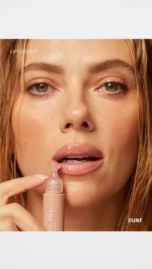 THE OUTSET Lip Oasis Glossy Treatment - Dune