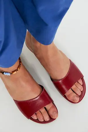 VICENZA Summer Staple Sandals - Red