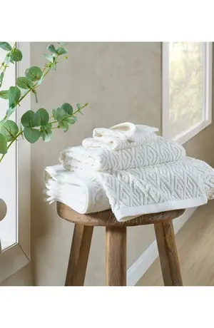 JOHN ROBSHAW Maze Towel - Ivory