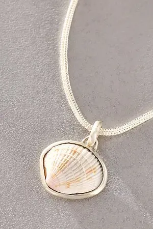 DUNTON ELLERKAMP Ivory Shell Pendant Necklace