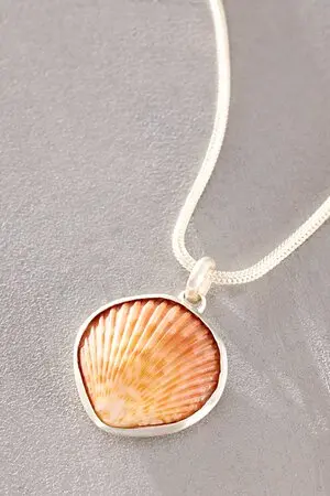DUNTON ELLERKAMP Shell Pendant Necklace
