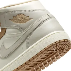 JORDAN 1 Mid Sneakers