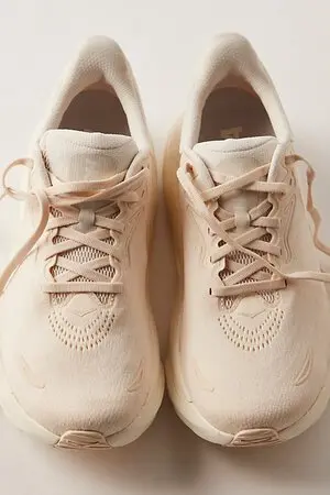 HOKA® Arahi 8 Sneakers - Birch/alabaster