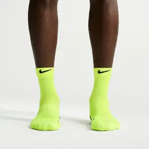 Nike Dri-fit Run Midweight Micro-crew Sports Socks - Yellow