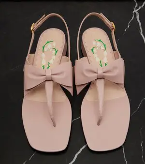 Valentino Garavani Bowow 25 Leather Thong Sandals - Pink