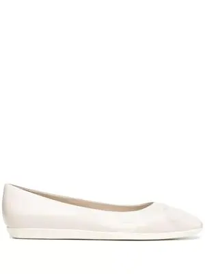 FERRAGAMO Gancini Embossed Ballerina Shoes - White