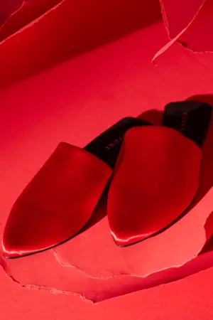 Natori Adore Satin Slides - Red