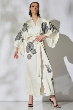 Natori Couture Miyoshi Embroidered Silk Robe - White