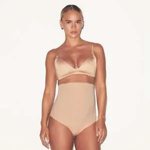 SKIMS Maternity Nursing Bra | Light Neutral | | Wireless Form - Clay