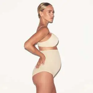 SKIMS Maternity Nursing Bra | Deep Neutral | | Wireless Form - Sand