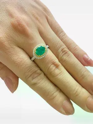 HYT JEWELRY 18k White Gold Emerald And Diamond Ring