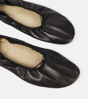THE ROW Round Toe Leather Ballet Flats - Black
