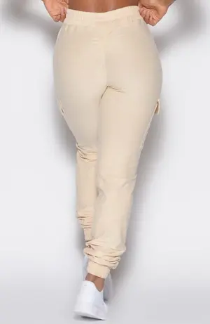 BOMBSHELL SPORTSWEAR Cloud Comfort Joggers - Vanilla
