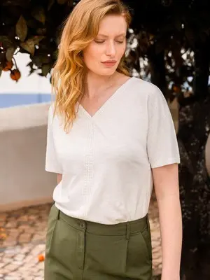 CELTIC & CO. Slub Jersey V-neck Trim Top