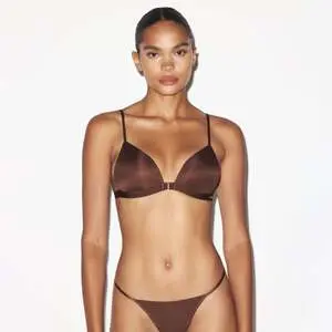 SKIMS Wireless Form Triangle Front Close Super Push Up Bra Cocoa