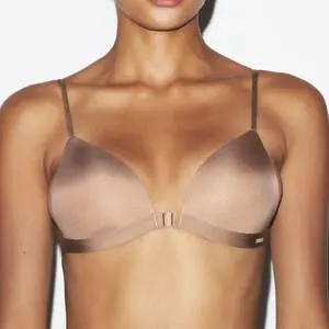 SKIMS Wireless Form Triangle Front Close Super Push Up Bra - Sienna