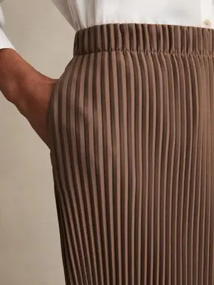 REISS Pippa Pleated Jersey Midi Skirt - Chocolate