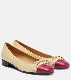 Valentino Garavani Valet Du Roi Vlogo Leather Ballet Flats - Beige