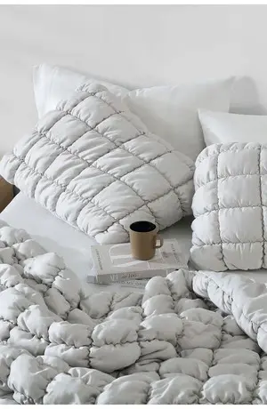 SUNDAY CITIZEN Silky Puff Squares Comforter