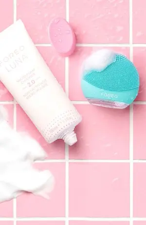 Foreo Luna™ 4 Play Facial Cleansing Brush - Green