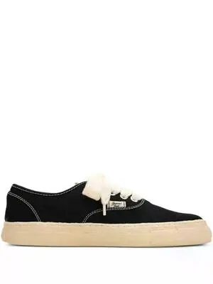 GENERAL SCALE. Kiefer Canvas Sneakers - Black