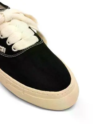 GENERAL SCALE. Kiefer Canvas Sneakers - Black