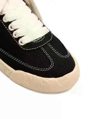 GENERAL SCALE. Canvas Low Top Sneakers