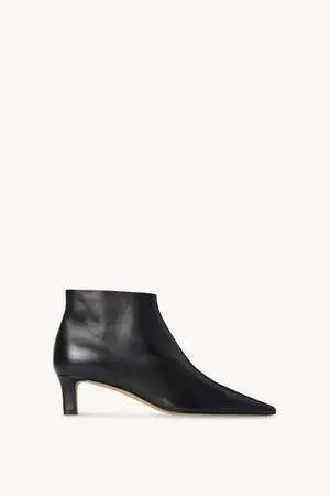 THE ROW Carla Boot 45 - Black
