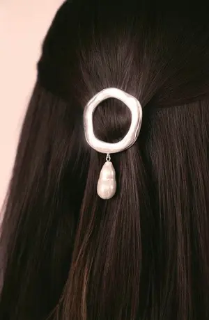 Ettika Open Circle Imitation Pearl Barrette - Silver