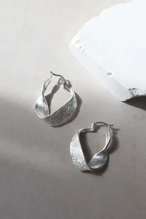 TUTTI Praise Twisted Hoop Earrings - Silver