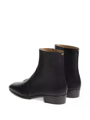 Valentino Garavani Pat Round-toe Boots - Black