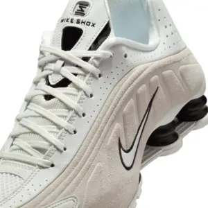 Nike Shox R4 Sneakers - White