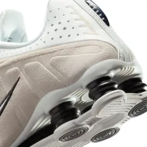 Nike Shox R4 Sneakers - White