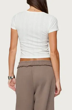 EDIKTED Semisheer Notch Neck Crop T-shirt