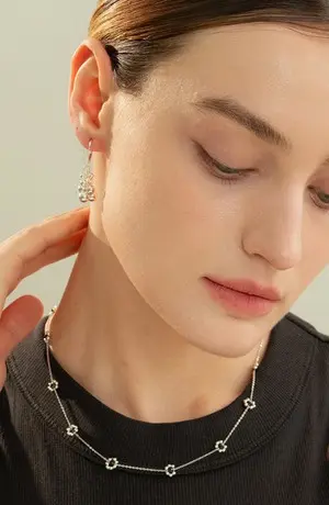 BEARFRUIT JEWELRY Flower Pendant Necklace