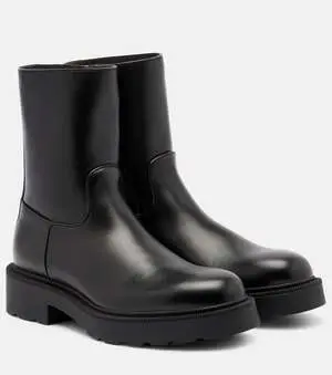 Women's Black Round Toe Boots